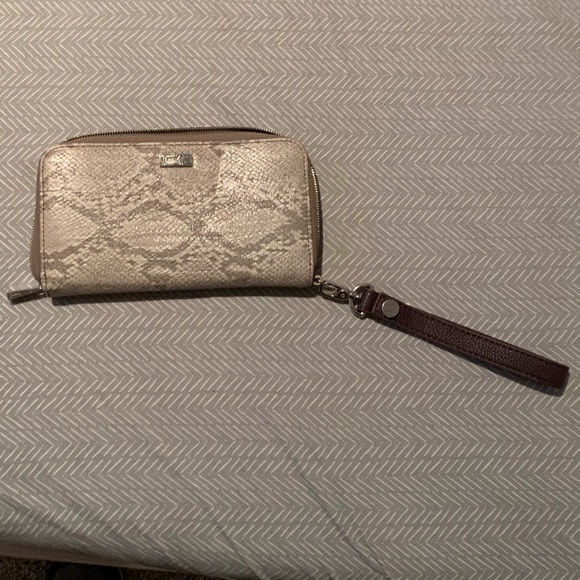 thirty-one | Accessories | Jewel By Thirty One Wallet | Poshmark